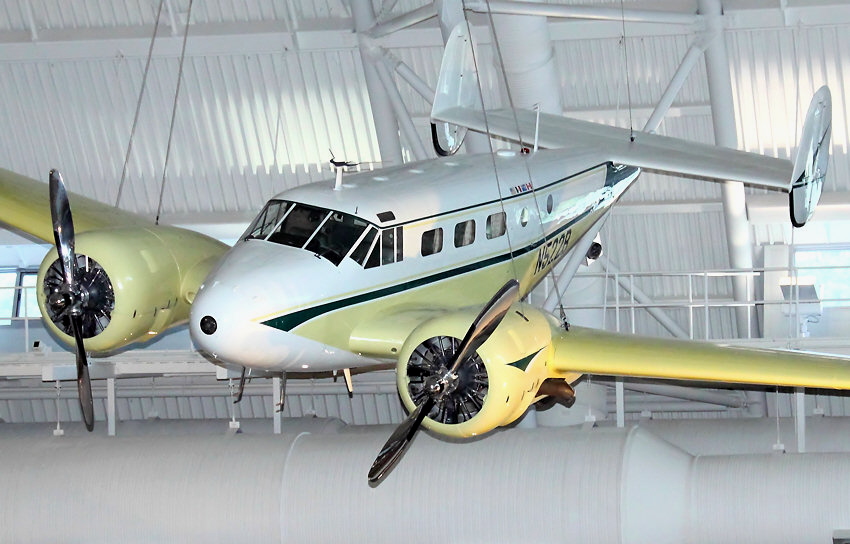 Beechcraft D18S Twin Beech: Version des Geschäftsflugzeugs Beechcraft ...