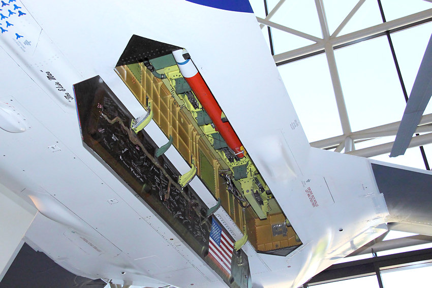 Boeing X-45A Joint Unmanned Combat Air System (J-UCAS): autonomes ...