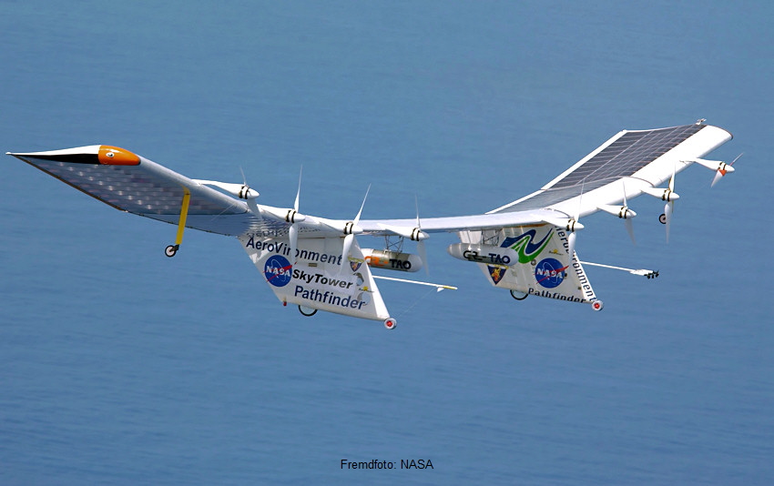 Pathfinder Plus: unbemanntes Experimentalflugzeug der NASA wird mit ...