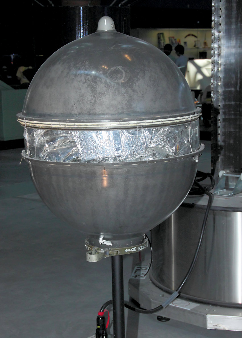 Echo 1 Communications Satellite: auf 30 Meter aufblasbarer ...