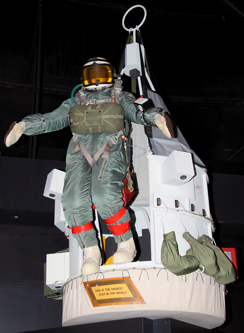Projekt Excelsior Gondola: Capt. Joseph W. Kittinger sprang 1960 in 4,6 ...
