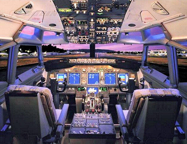 Cockpit der Boeing 737-800