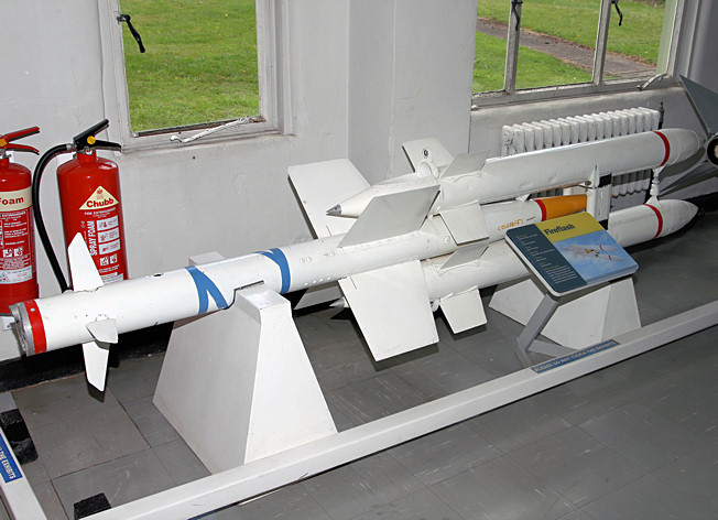 Fairey Aviation "Fireflash" - Englands erste Luft-Luft-Rakete zur ...