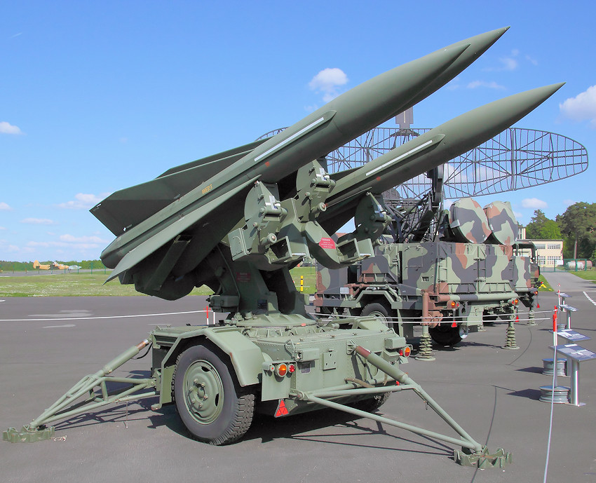 HAWK - Flugabwehrraketensystem (FlaRak-System): Startgerät mit 3 ...