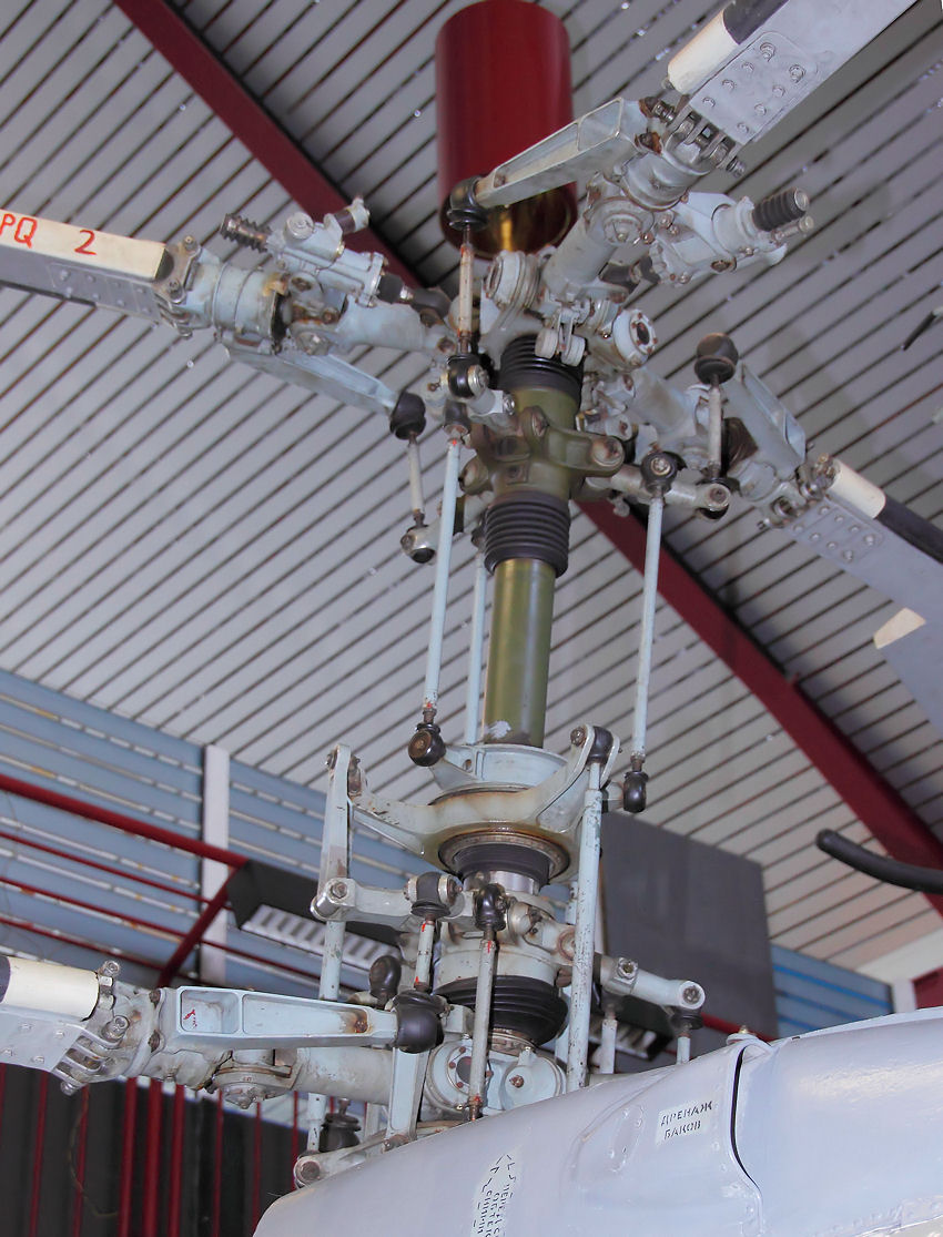 Kamow Ka-26: Beim Hubschrauber mit Koaxialantrieb ist wegen der ...