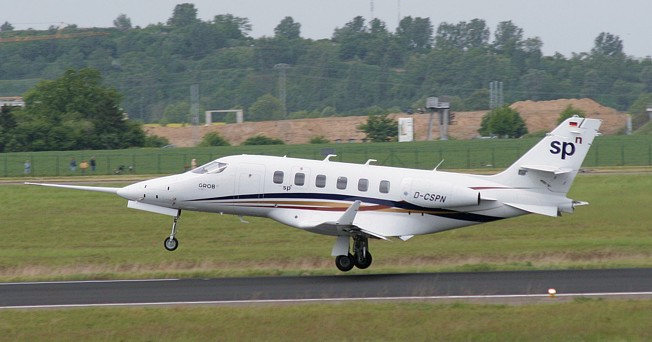 Grob 180-SP - Flugansicht des Busines-Jets