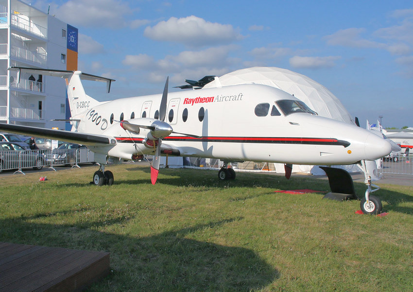 Beech 1900 - Hersteller des Flugzeugs ist Raytheon / Beechcraft