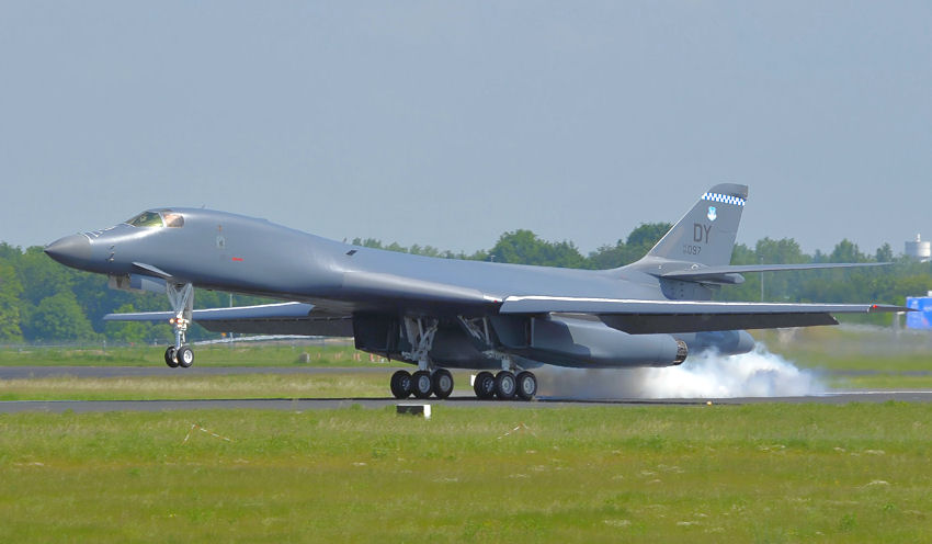 Rockwell B1 Lancer: schwerer Langstreckenbomber der U.S. Air Force
