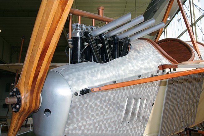 Rumpler Taube - Schul- und Aufklärungsflugzeug von 1910 mit Stoffbespannung