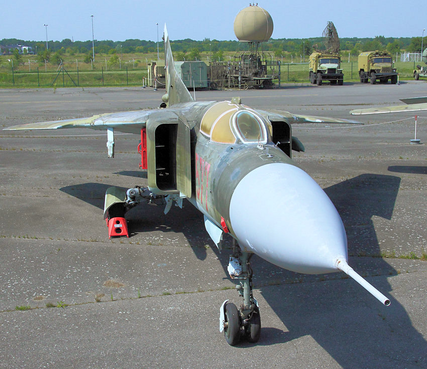 MiG-23 MF, Mikojan-Gurewitsch: Jagdbomber mit Schwenkflügel, Erstflug: 1970