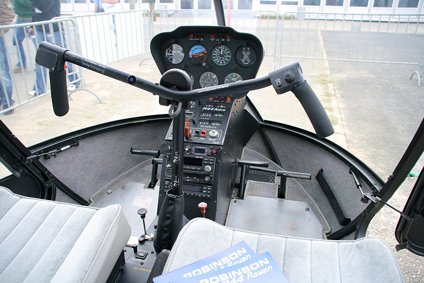 Robinson R44 Astro: Helikopter des US-Unternehmens Robinson Helicopter ...