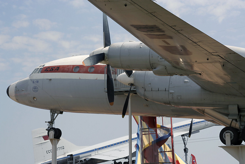 Iljuschin IL-18 - Passagierflugzeug mit Turbopropantrieb und ...