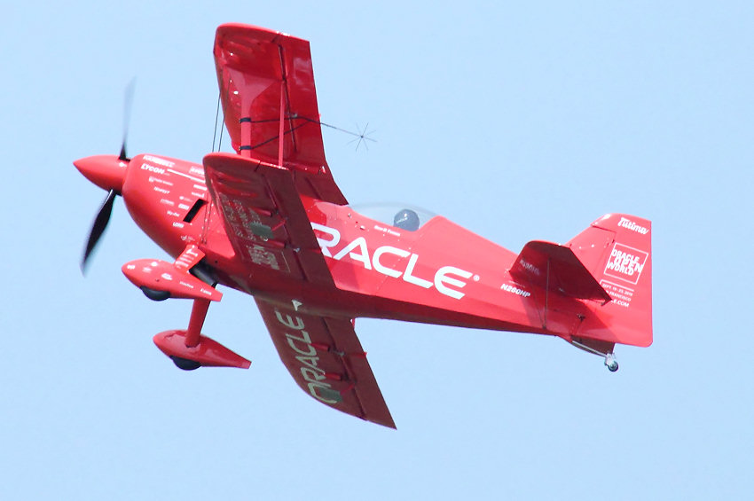Challenger II - Aerobatics: Aviation Specialists Sean T. Tucker macht ...