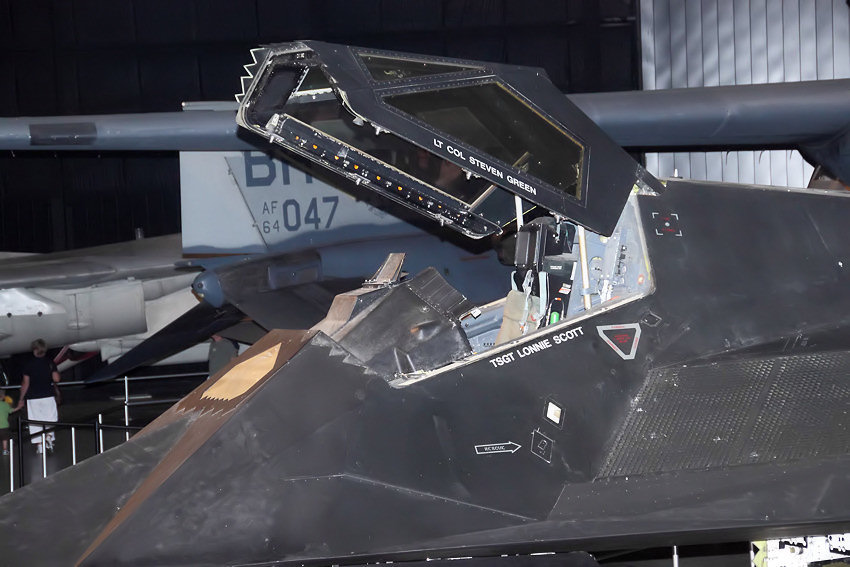 Lockheed F-117 Nighthawk: Tarnkappenflugzeug der USA ab 1983 (Stealth ...